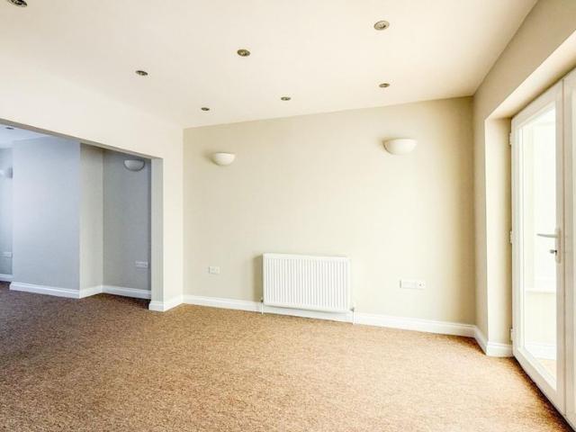 3 bedroom House To Rent Total Size: 1088 SQ FT