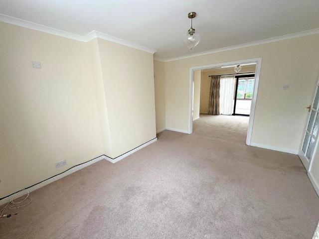 3 bedroom House To Rent Total Size: 1098 SQ FT