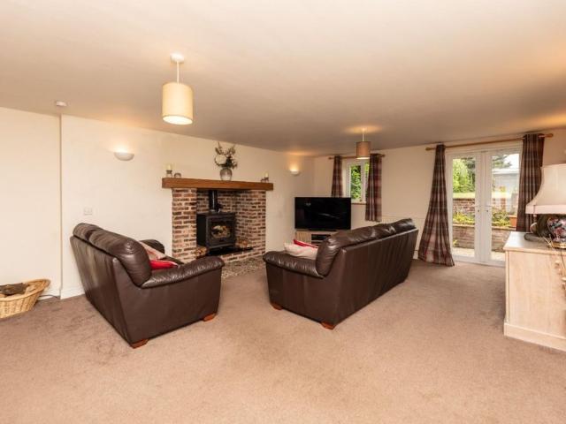 3 bedroom House To Rent Total Size: 2093 SQ FT