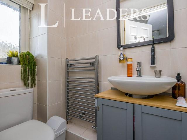 3 bedroom house to rent Turner Close, Guildford, GU4