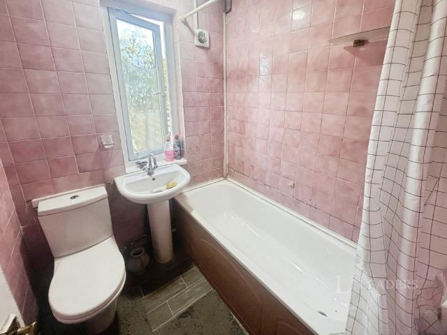 3 bedroom house to rent Waller Avenue, Luton, Bedfordshire, LU4