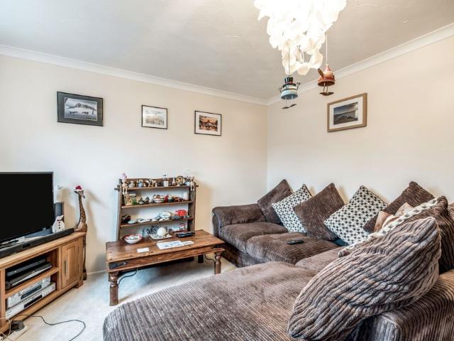 3 bedroom house to rent Whitebeam Close, Kempston, Bedford, Bedfordshire, MK42