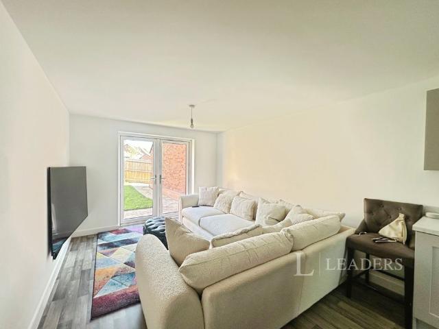 3 bedroom house to rent Woodhouse Drive, Kenilworth, Warwickshire, CV8
