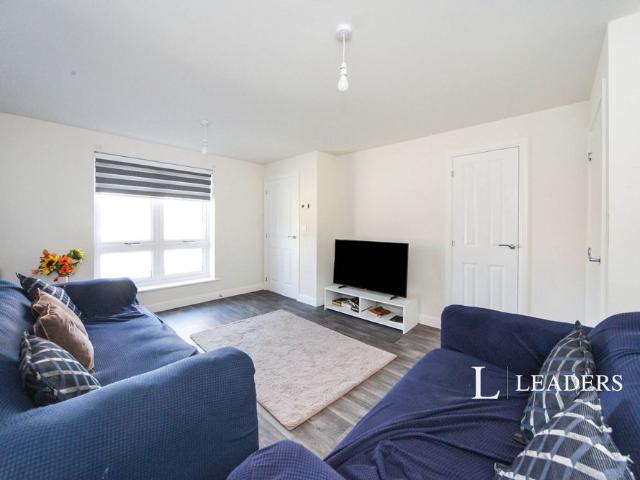 3 bedroom house to rent Box Crescent, Houghton Regis, Dunstable, Bedfordshire, LU5