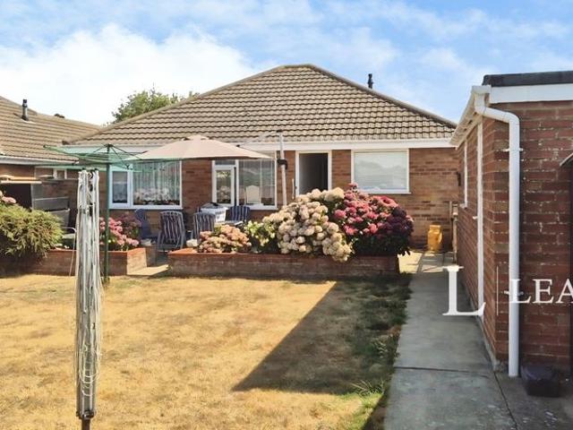 3 bedroom house to rent Crestview Drive, Lowestoft, NR32