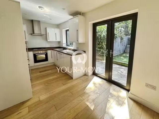 3 bedroom House to rent, Dermody Road, London, SE13 £2,500 pcm
