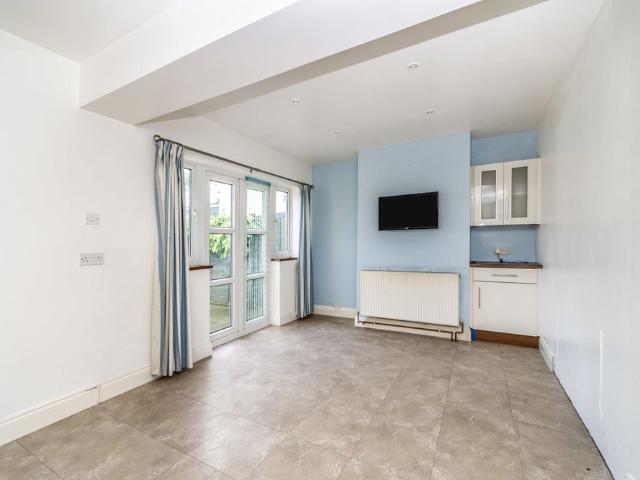 3 bedroom house to rent Eaton Road, Kempston, Bedford, Bedfordshire, MK42