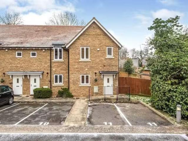 3 bedroom House to rent, Egham Hill, Egham, TW20 £2,700 pcm