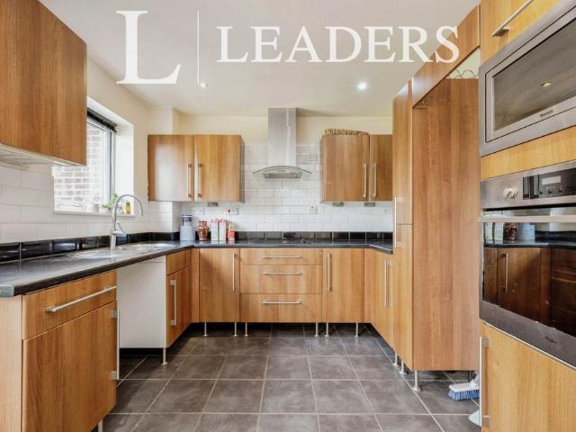 3 bedroom house to rent Elmhurst Close, Furzton, Milton Keynes, Buckinghamshire, MK4