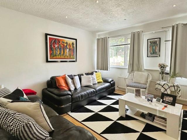 3 bedroom house to rent Falconers Road, Luton, Bedfordshire, LU2