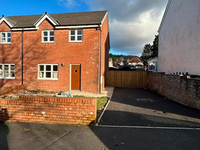 3 Bedroom House To Rent In Woodland Road, SA10