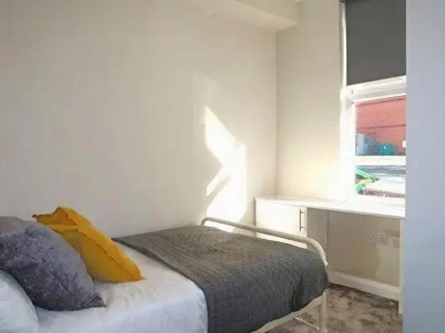 3 Bedroom House To Rent In Brixton Road, Nottingham, Nottinghamshire, NG7