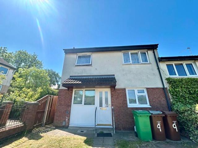 3 Bedroom House To Rent In Cardinal Close, Nottingham, NG3