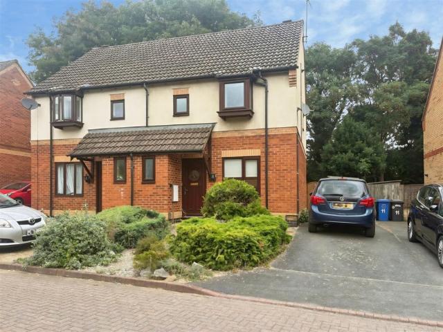 3 Bedroom House to Rent in Carsington Close, Kettering, Northants, NN16