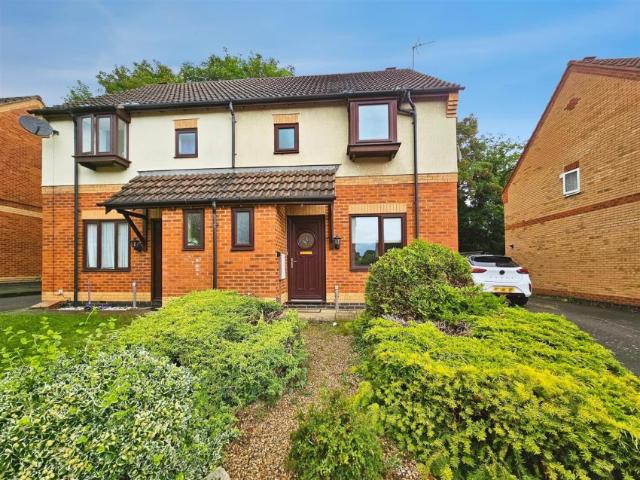 3 Bedroom House to Rent in Carsington Close, Kettering, Northants, NN16