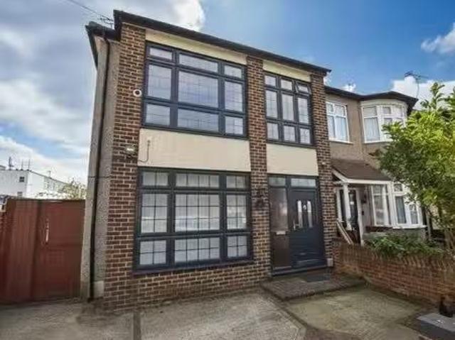 3+ bedroom house to rent in Cedar Road, Romford, RM7
