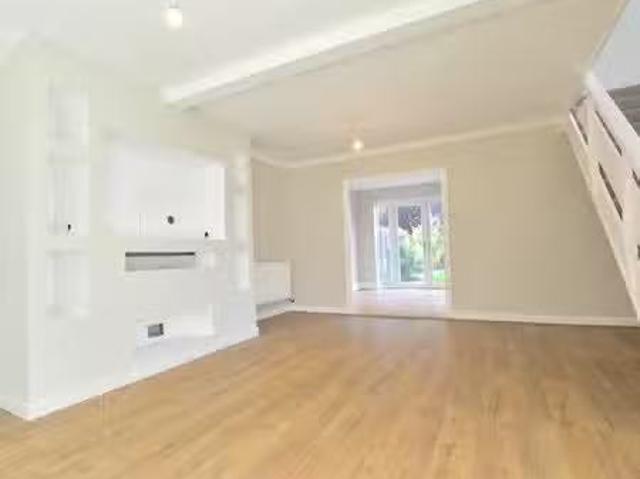 3+ bedroom house to rent in Chilberton Drive, Merstham, Redhil.
