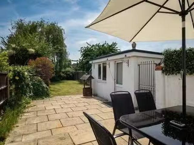 3+ bedroom house to rent in Fourth Avenue, Romford, RM7