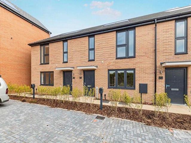 3 Bedroom House To Rent In Fleming Gardens, MK4