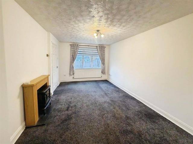 3 Bedroom House to Rent in Grace Court, Burton Latimer, Kettering, Northamptonshire, NN15