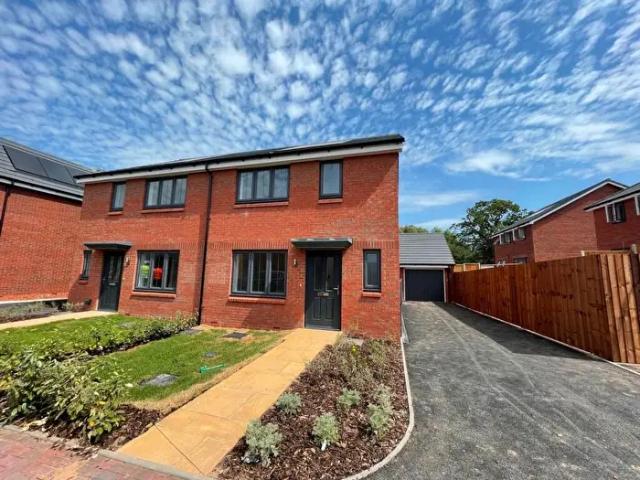 3 Bedroom House To Rent In Greensward Court, Bishops Tachbrook, CV33