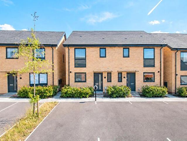 3 Bedroom House To Rent In Hallikar Drive, Whitehouse, Milton Keynes, MK8