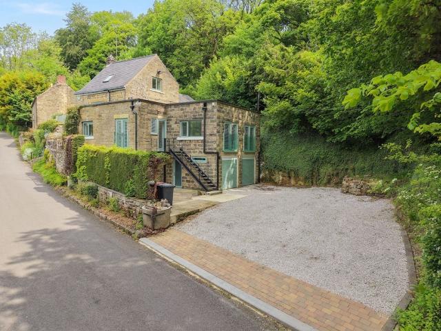 3 bedroom house to rent in hockley lane ashover s45
