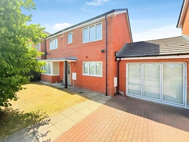 3 Bedroom House To Rent In Jasmine Walk, Birmingham, B23