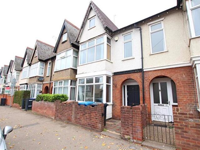 3 Bedroom House To Rent In Kingsthorpe Grove, Northampton, NN2