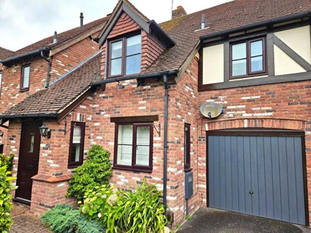 3 Bedroom House To Rent In Loweswater Court, Gamston, Nottingham, NG2