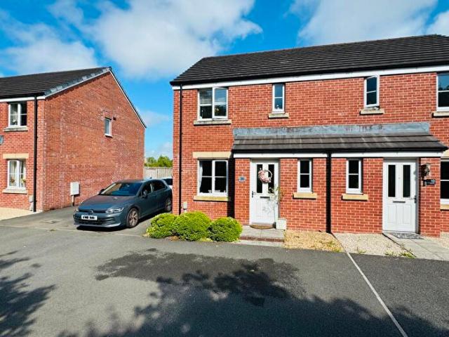 3 Bedroom House To Rent In Maes Elen, Johnstown, SA31