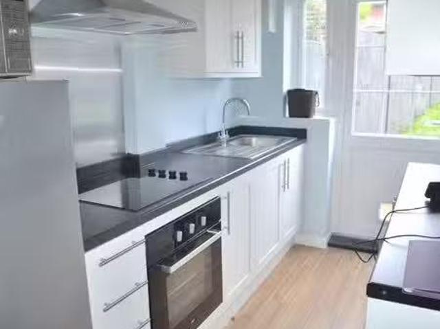 3+ bedroom house to rent in Malling Gardens, Morden, SM4