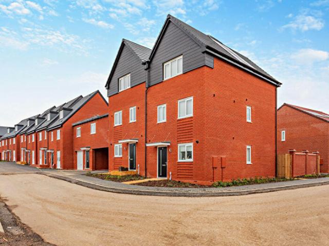 3 Bedroom House To Rent In Marram Crescent, Harpole, Northampton, NN7