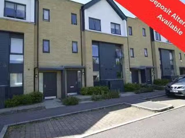 3+ bedroom house to rent in Partridge Lane, Harold Wood, Romfo.