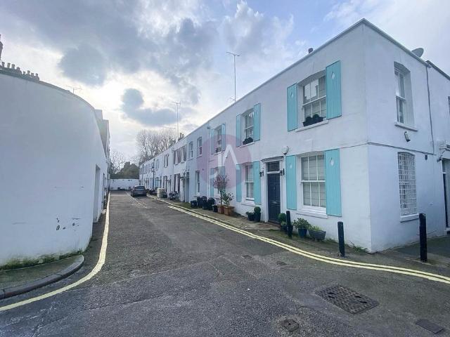 3 bedroom House to rent in Ryders Terrace, St. Johns Wood, London, NW8