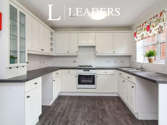 3 bedroom house to rent Lench Close, Redditch, B97