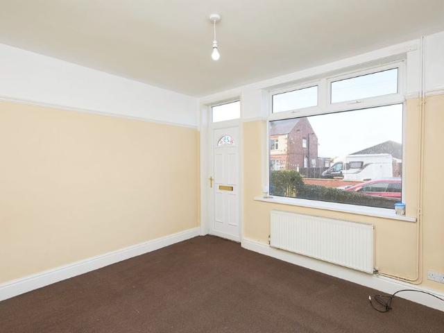 3 bedroom house to rent Leamoor Avenue, Somercotes, Alfreton, DE55