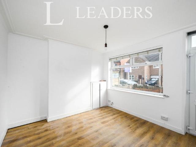 3 bedroom house to rent Leyton Avenue, Sutton in Ashfield, NG17