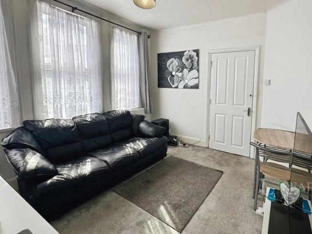 3 bedroom house to rent Maidenhall Road, Luton, Bedfordshire, LU4