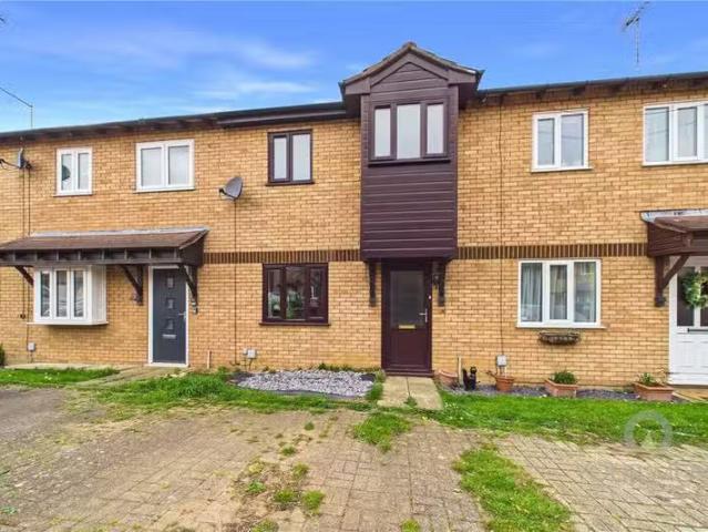 3 bedroom House to rent, Martel Close, Northampton, NN5 £1,24.