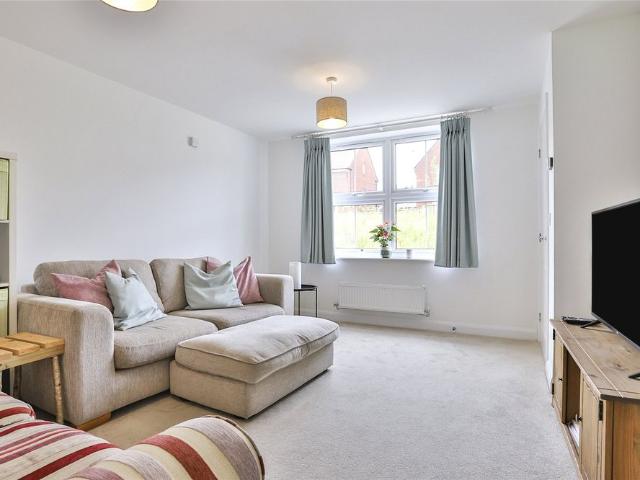 3 bedroom house to rent Neville Gardens, Bearwood, Bournemouth, Dorset, BH11