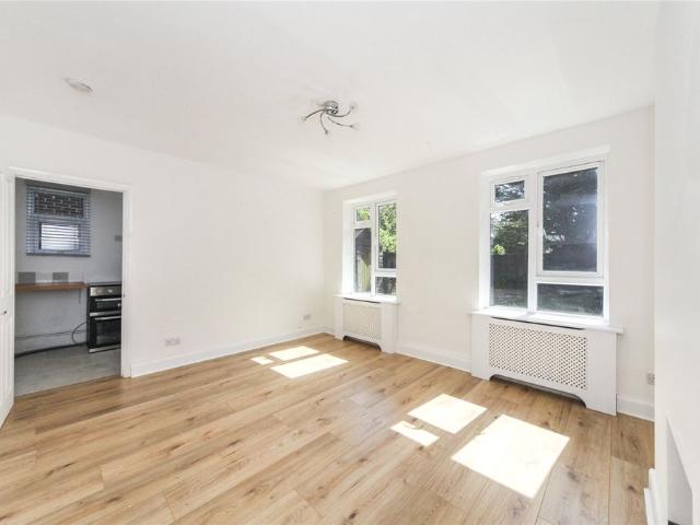 3 bedroom house to rent Northfields, Dunstable, Bedfordshire, LU5