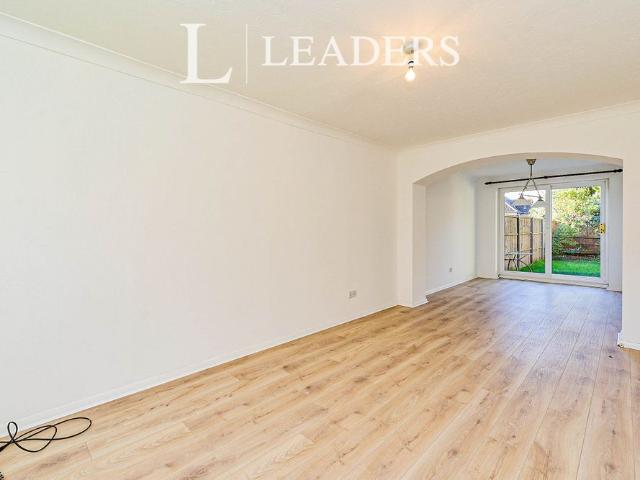 3 bedroom house to rent Oak Ridge, West End, Woking, GU24