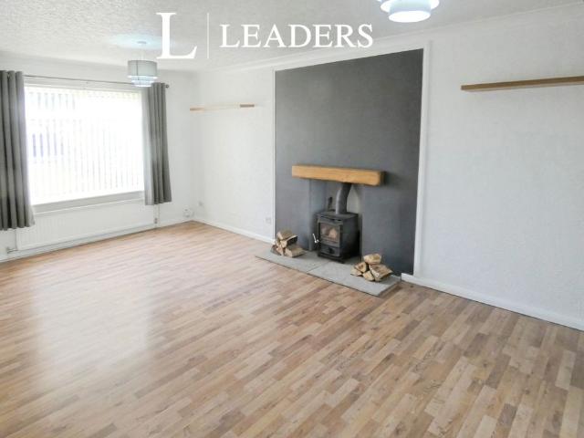 3 bedroom house to rent Oak Tree Lane, Mansfield, NG18