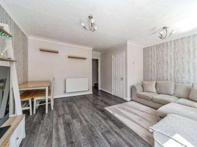 3 bedroom house to rent Pinsent Avenue, Bromham, MK43