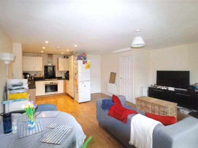 3 bedroom house to rent Russet Drive, Bishops Cleeve, Cheltenham, GL52