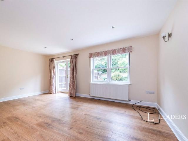 3 bedroom house to rent Sandmartin Close, Buckingham, Buckinghamshire, MK18