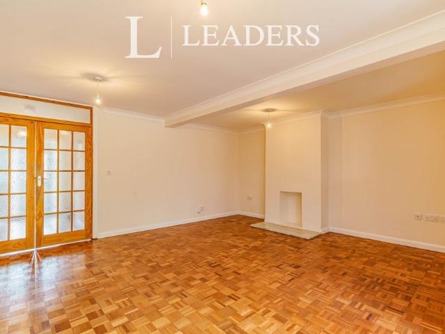 3 bedroom house to rent Saunders Close, Crawley, RH10