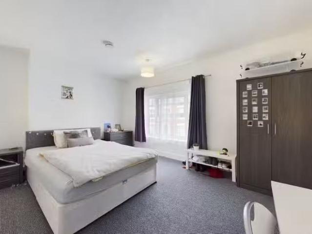 3 bedroom House to rent, Southampton Road, Far Cotton, NN4 £6.