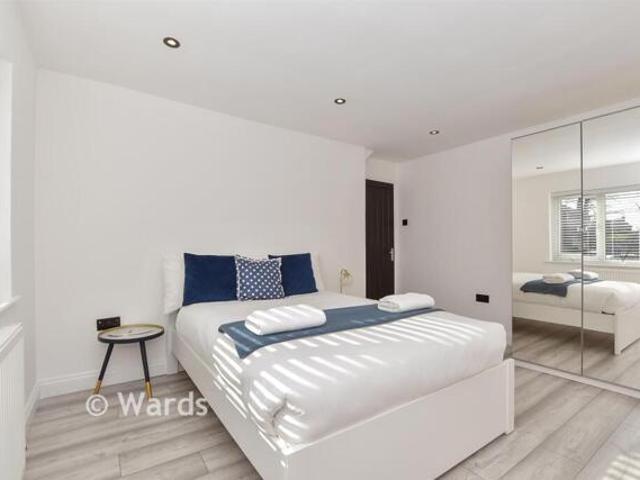 3 Bedroom House Tonbridge Kent LS100398388